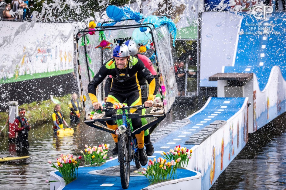 Snorkelende snelheidsduivels uit Nunspeet winnen Red Bull Stalen Ros ...