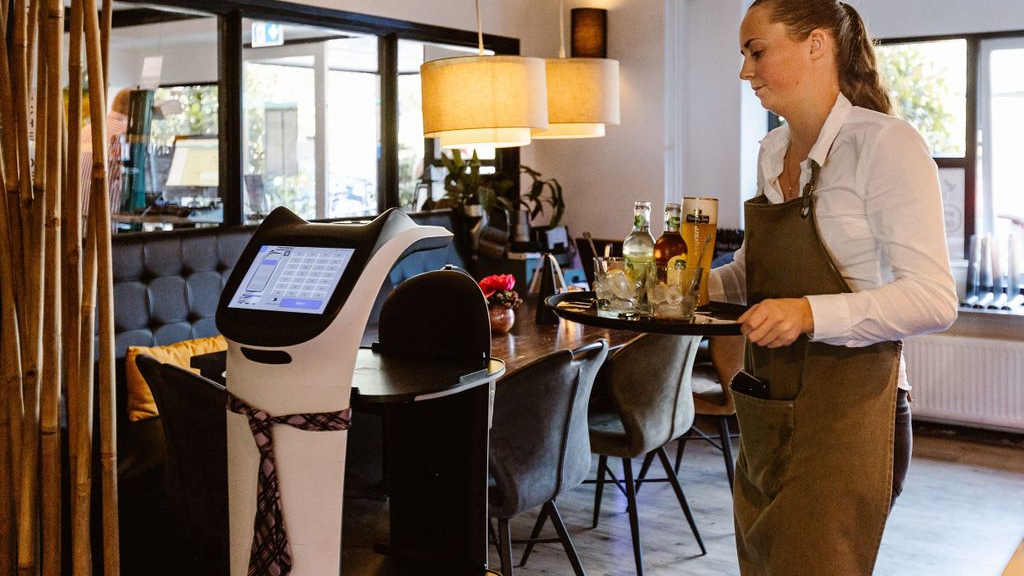 RTV Rijnstreek - Robots bedienen gasten bij De Blaauwe Kamer - RTV ...